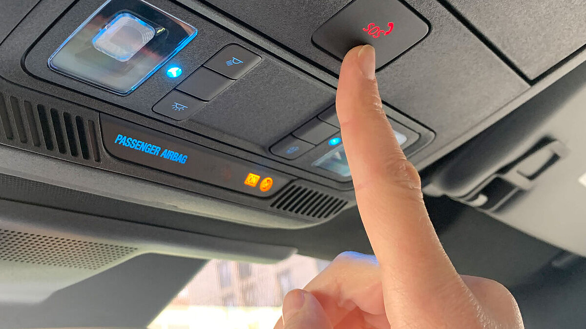 E-Call: Das passiert, wenn du im Auto den Notfallknopf drückst ...