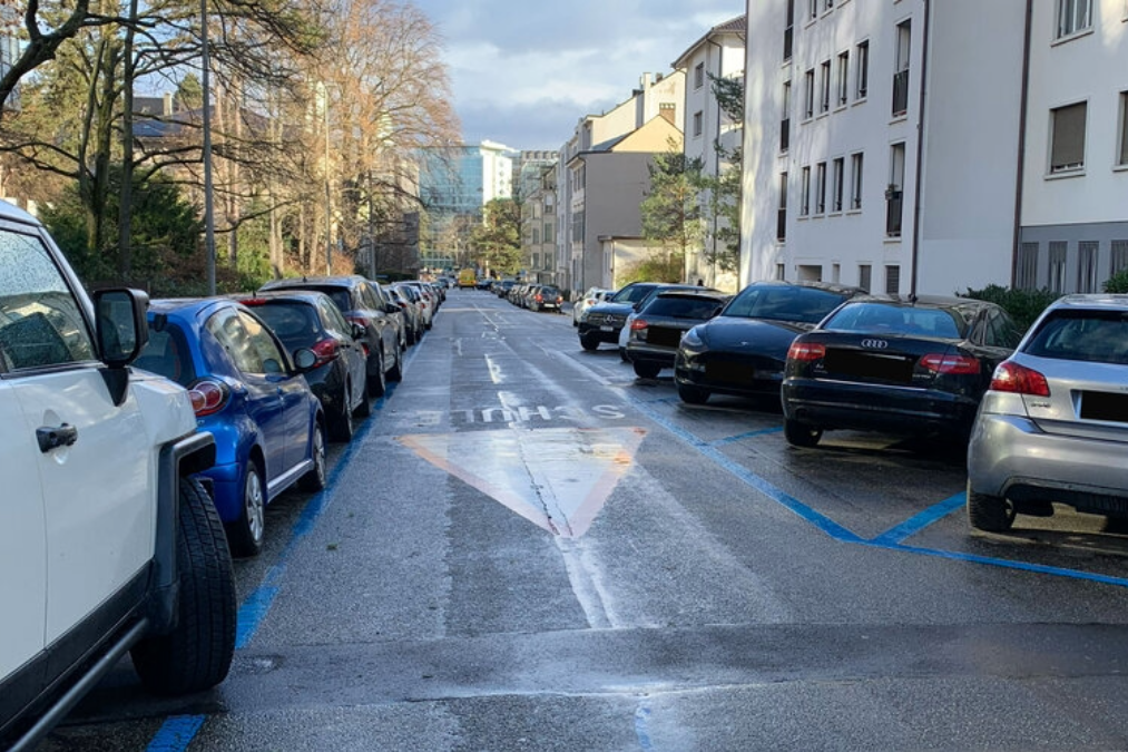 In dieser Gemeinde kostet die Parkkarte 960 Franken - streetlife.ch